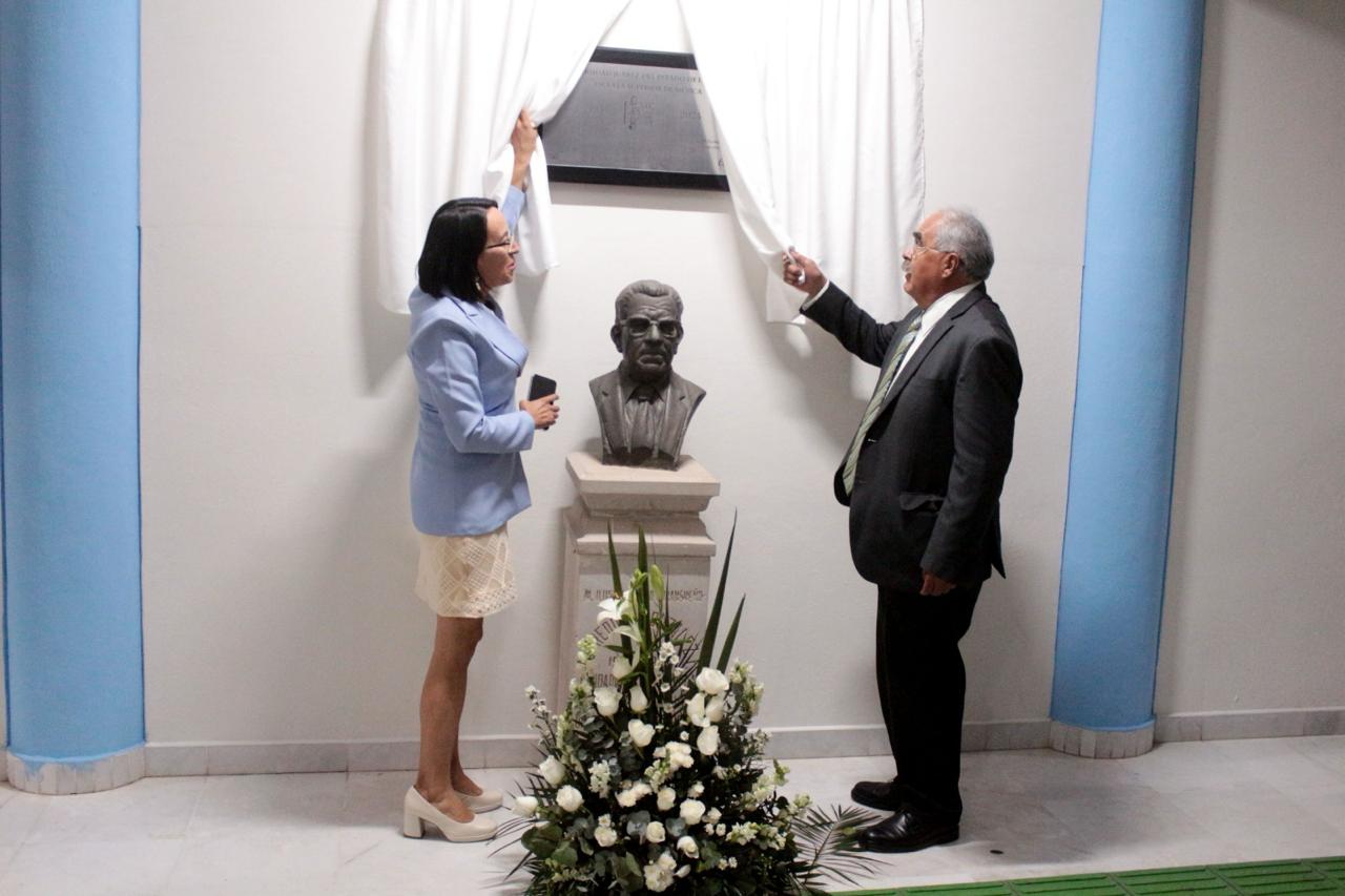 Recital y placa alusiva a los 70 años de fundación de la ESM de la UJED ...