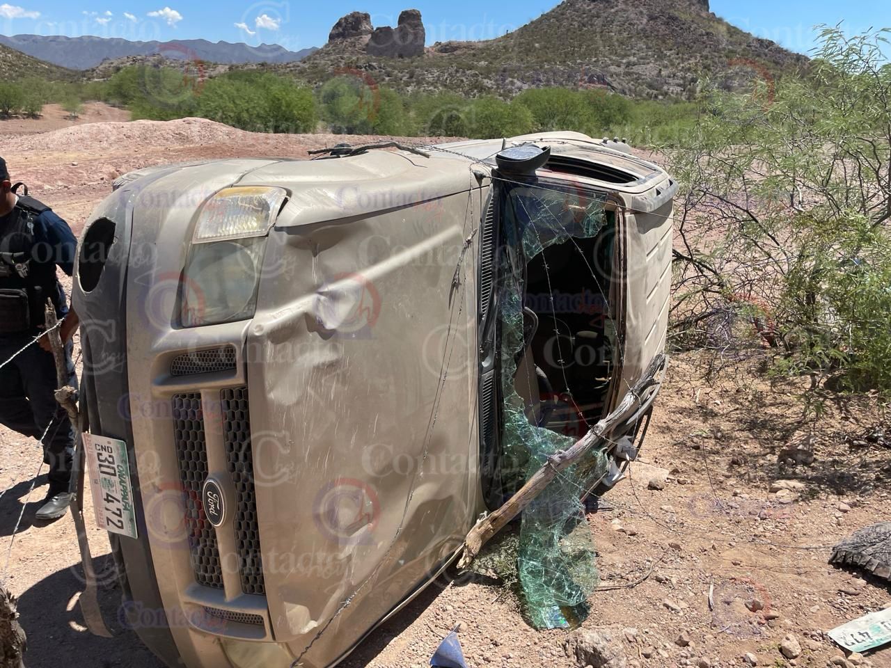 Conductor pierde el control y vuelca su camioneta | Contacto Hoy